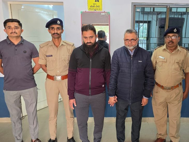 Father and son who made a bogus document and sold the plot in Bharuch ...