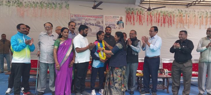 A ceremony was held to felicitate a student from Borsad who won a ...