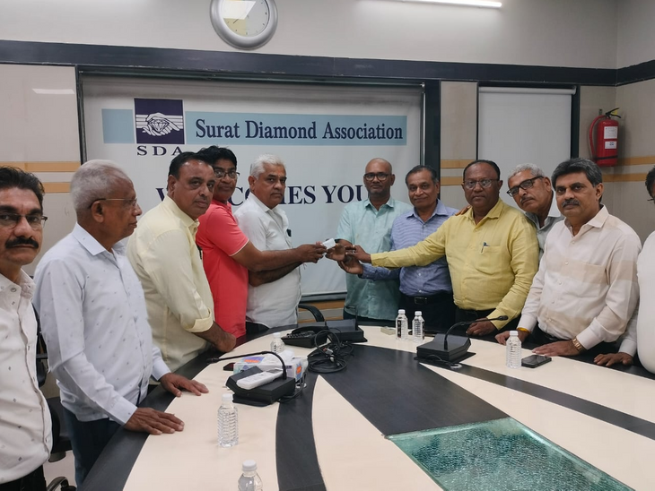 A packet of natural diamonds worth Rs 1.5 lakh belonging to a diamond ...