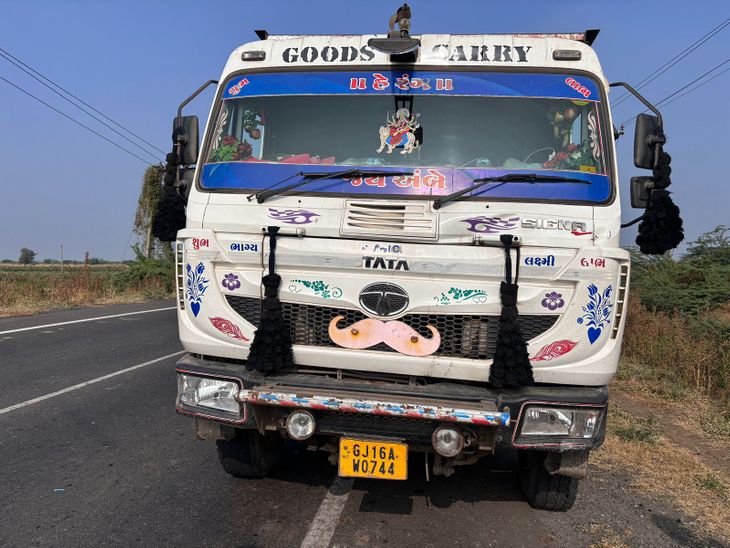 Mamlatdar's team seizes truck loaded with 36 MT of sand in Wagra ...