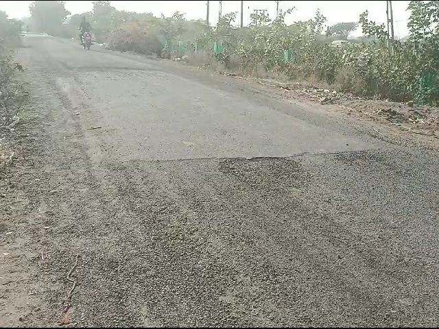 The 8 km long Botad-Bhimdad road is in a dilapidated condition. | બોટાદ ...