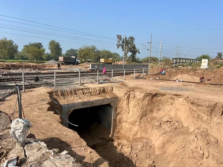 Farmers are very angry as the work on the Vadod railway canal is ...