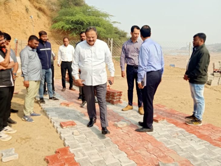 On the 15th, the foundation stone of the barrage near Mini Pavagadh in ...