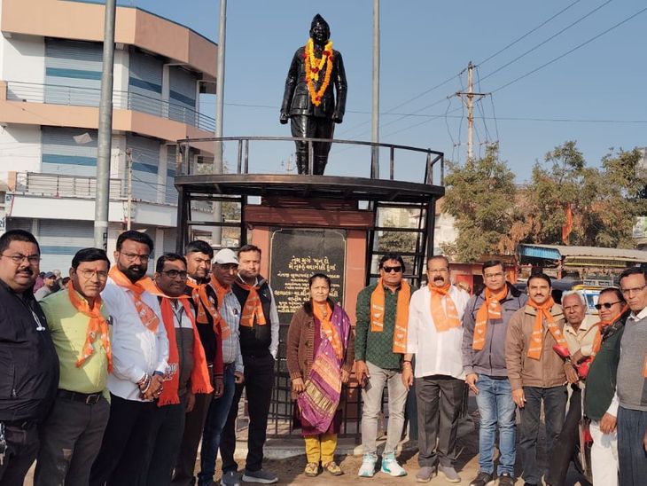 BJP-Congress leaders and voluntary organizations in Patan paid floral ...