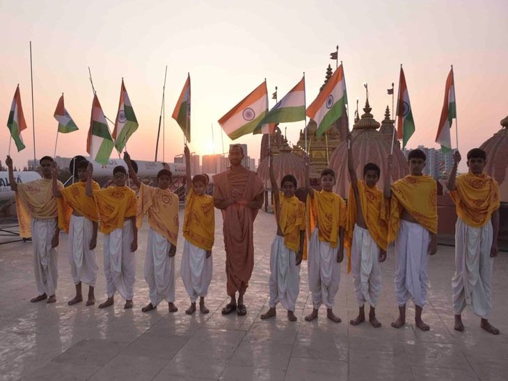 Explaining the deep meaning of the national flag, Prabhu Swami said