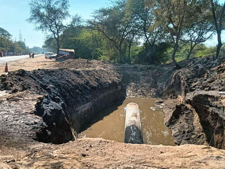 Fire breaks out in Sabarmati gas pipeline | સાબરમતી ગેસની પાઇપલાઈનમાં ...