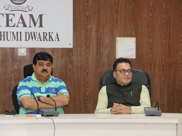 R.M. Tanna takes charge as the new collector of Devbhoomi Dwarka | દેવભૂમિ દ્વારકાના નવા કલેકટર ...