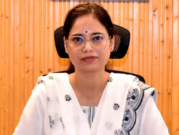 IAS Devahuti takes charge as our new DDO | આણંદના નવા DDO તરીકે IAS ...