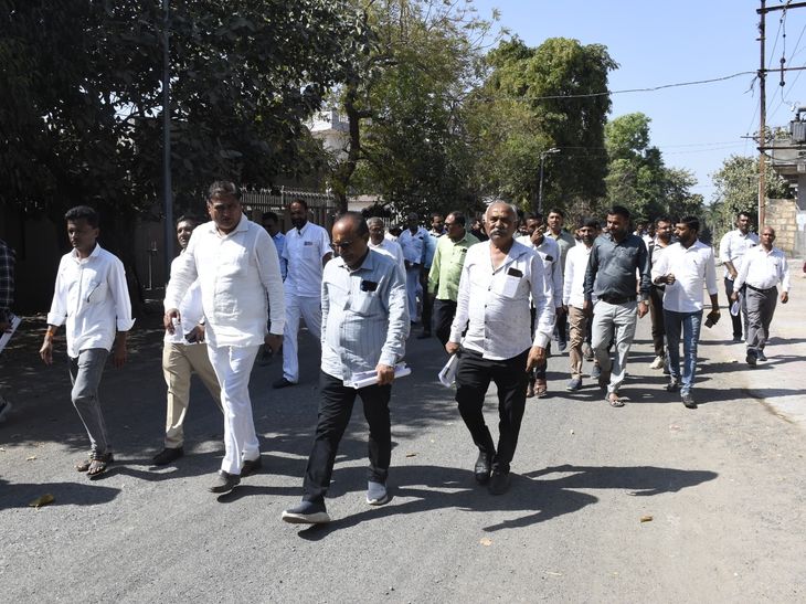 Amreli District Panchayat team inspected the ideal village | અમરેલી ...