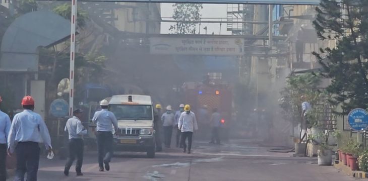 Fire causes chaos at Vapi GIDC company | આગ: વાપી GIDCની કંપનીમાં આગથી ...