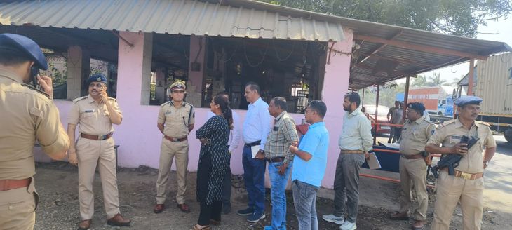 Create a separate road for entry and exit from Vapi Highway towards ...