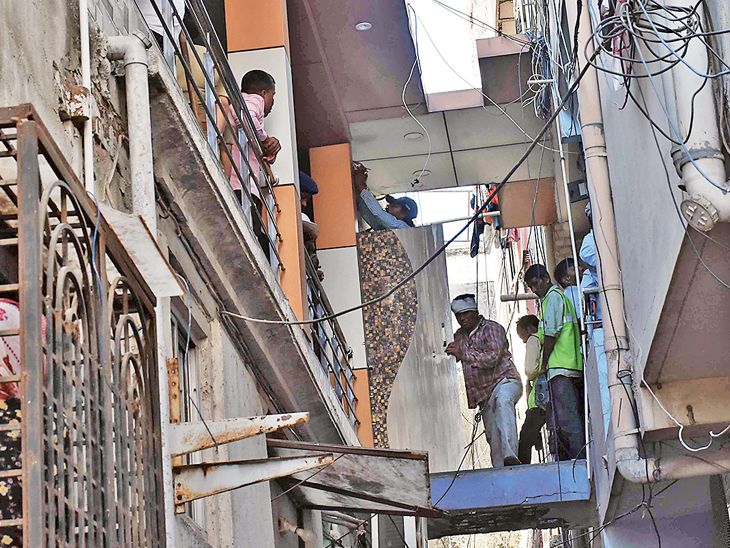Illegal bridge demolished between two flats of Altaf Mama in Varachha's ...