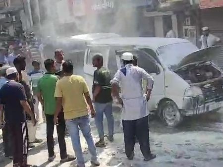 Fire in CNG eco car in Navsari