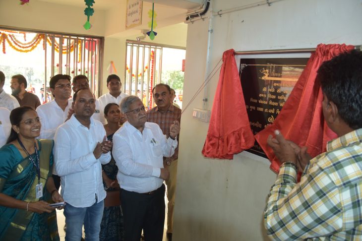 Primary school children of Karvad village in Vapi got the facility of a ...