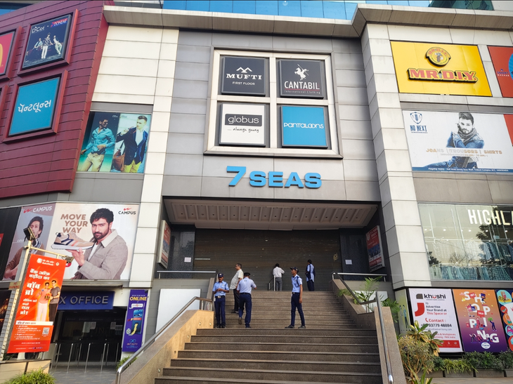 Seven Seas Mall closed due to children making a ruckus