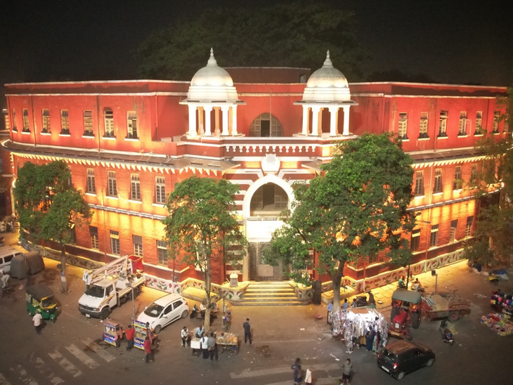 Work begins on decorating the exterior of Vadodara's historic heritage ...