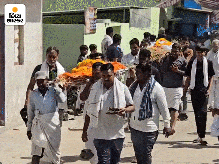 The funeral procession of four families of the deceased from Gondal ...