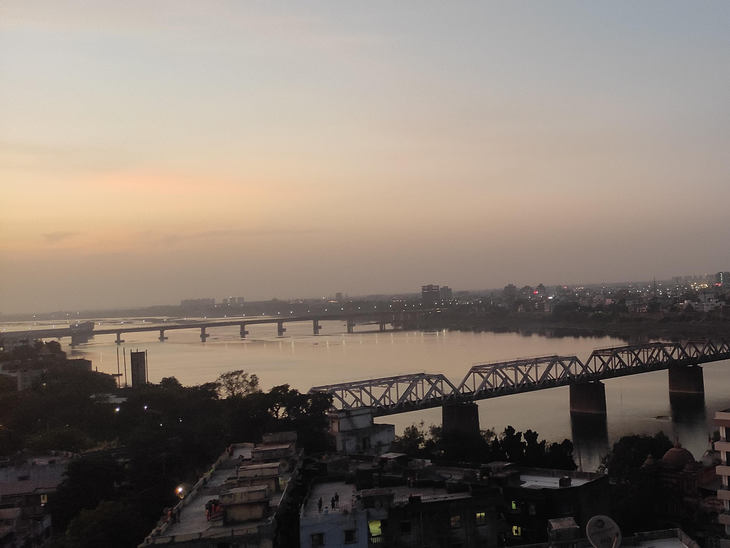 A new railway bridge will be built on the Tapi River between Surat and ...