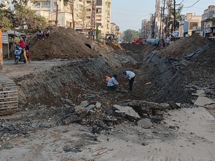 The chaos on Navsari's Chhapara Road will ease after the 15th | હાલાકી ...