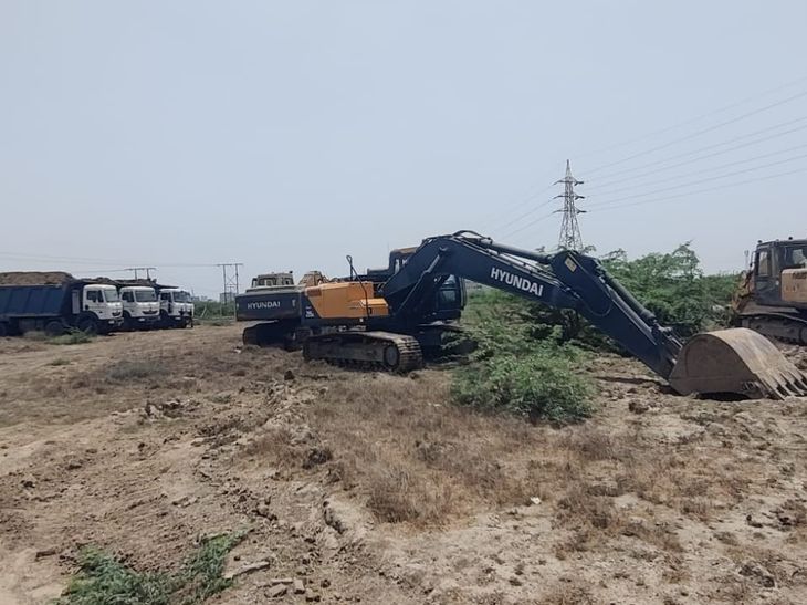 Machinery worth Rs 1 crore 70 Lakh seized from illegal soil mining ...