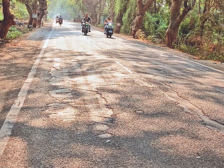 Dandi road has collapsed in several places but has not been repaired