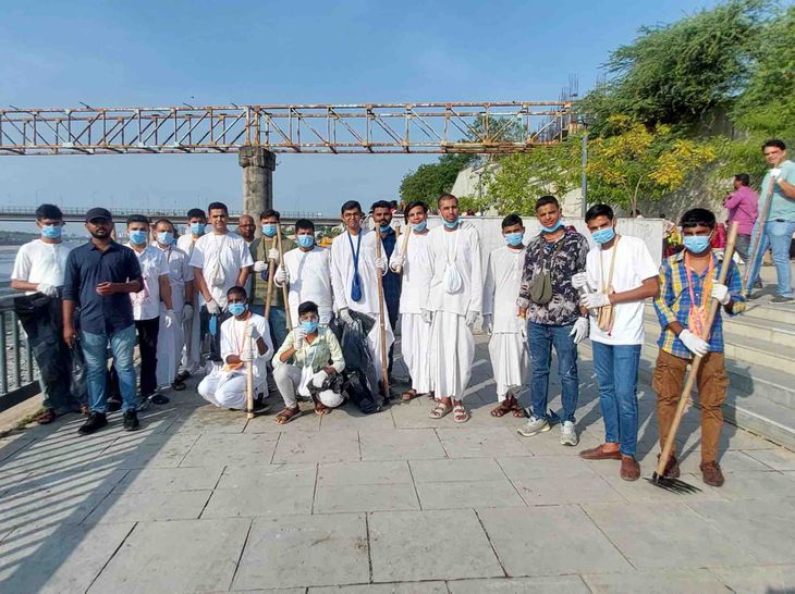 Participation of ISKCON devotees in Sabarmati Swachhta Abhiyan ...