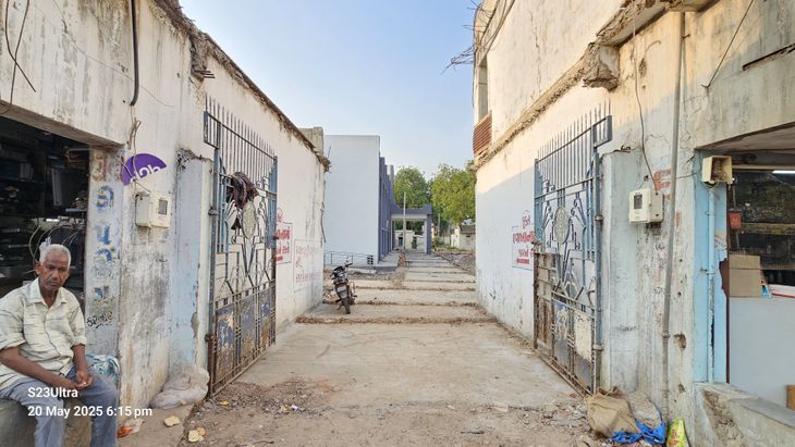 Kapadvanj CHC's new building has been completed, but there is only four ...