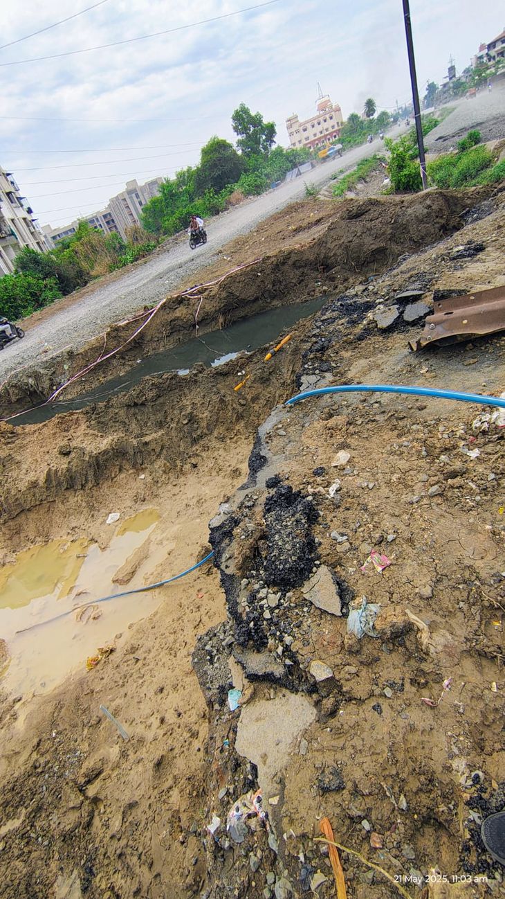 People are worried as water pipes break in Vapi, water supply is ...