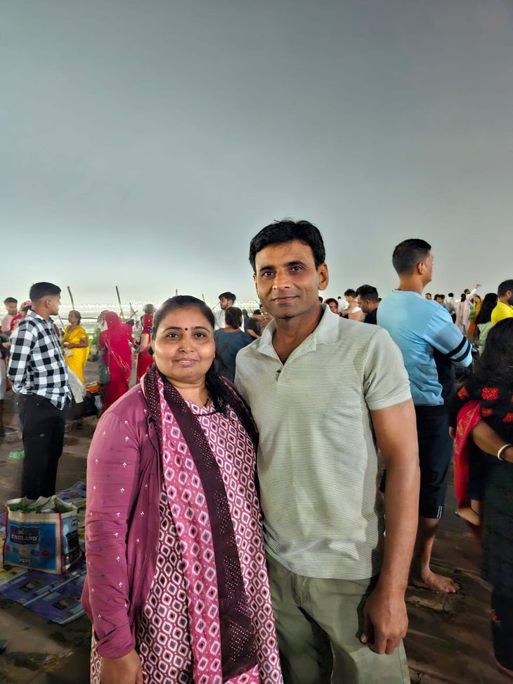 A teacher couple from Umreth, who had set out on a pilgrimage to ...