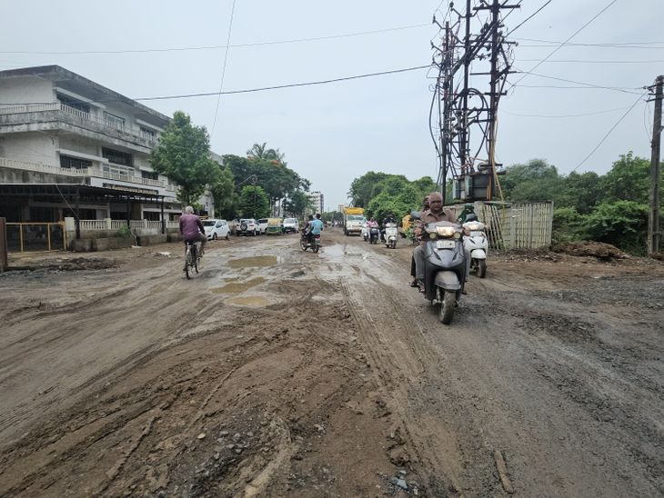 When will the work on Navsari's Chhapara Road be completed? | નવસારીના ...