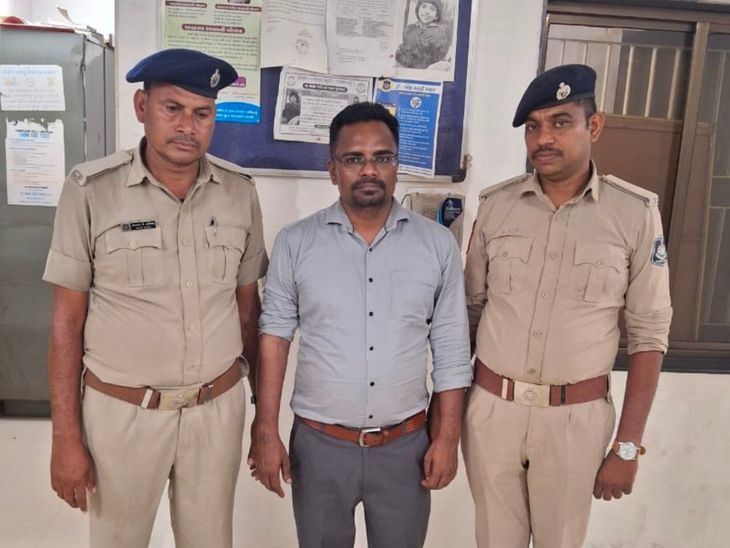 Mahisagar Kadana Deputy Mamlatdar jayesh pandya Arrested for isseus ...