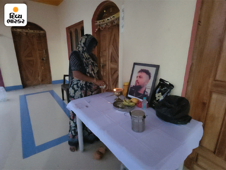 Divya Bhaskar reaches the house of Vishwas, who survived the plane crash