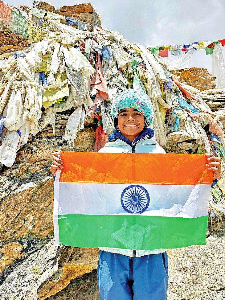 Daksh Patel becomes the youngest trekker to complete Everest trek ...