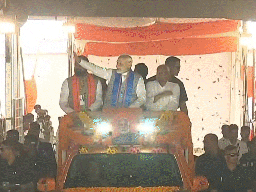 PM Modi Siwan Rally: Addresses Public, Launches PM Awas Yojna First ...
