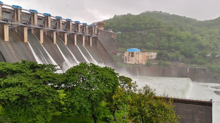 Due to rain, 3 gates of Karjan Dam were opened and 12 thousand cusecs ...