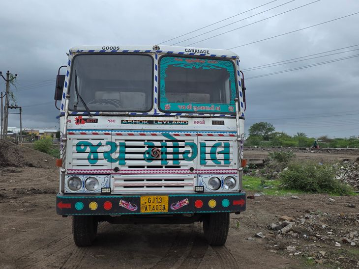 Three dumpers caught in mineral theft
