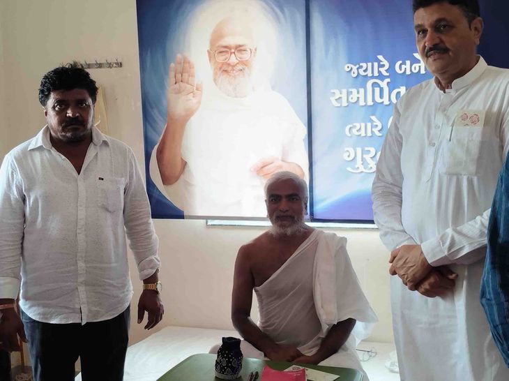 Crowd of devotees gather at Rajendrasuri Navkar Temple to have darshan ...