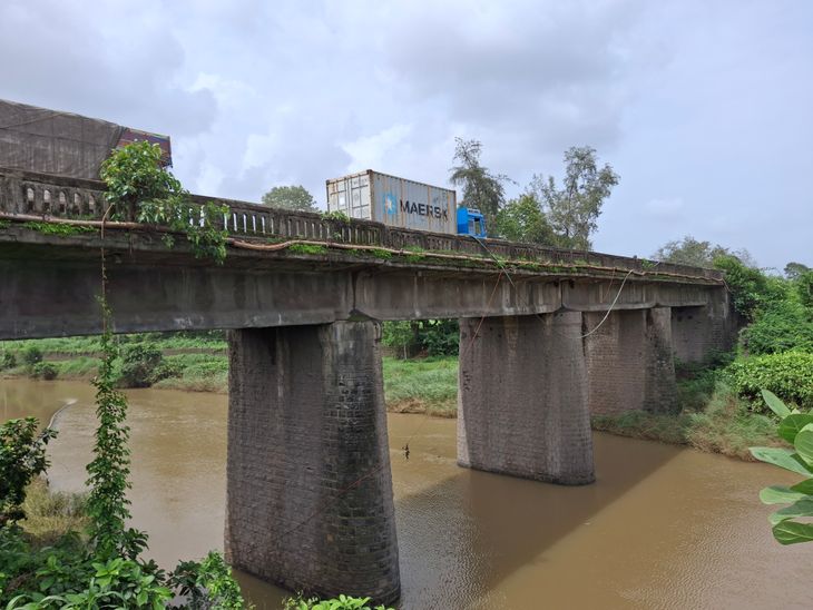 Heavy vehicle traffic closed on 5 main bridges in Valsad