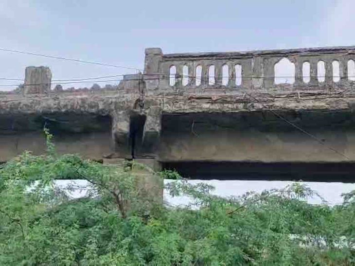 40-year-old bridge on Amreli-Rajkot highway is dangerous | અમરેલી ...