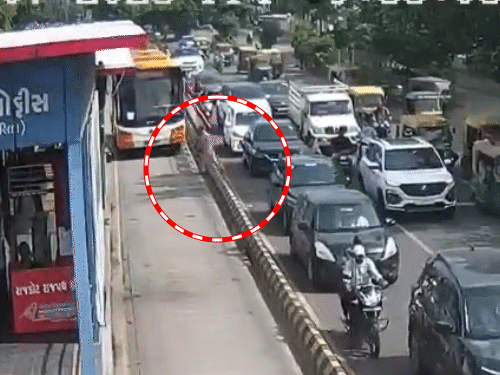 Rajkot BRTS Route Woman Bus Accident PHOTOS, VIDEOS, CCTV Footage | BRTS રૂટ પરથી પસાર થતી ...