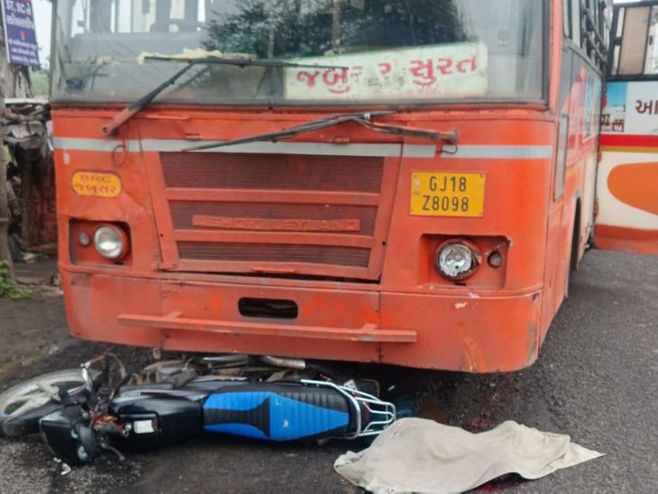 Bus-bike accident on highway near Amod | આમોદ નજીક હાઈવે પર બસ-બાઈક અકસ્માત: નાહિયેર ગામ પાસે ...