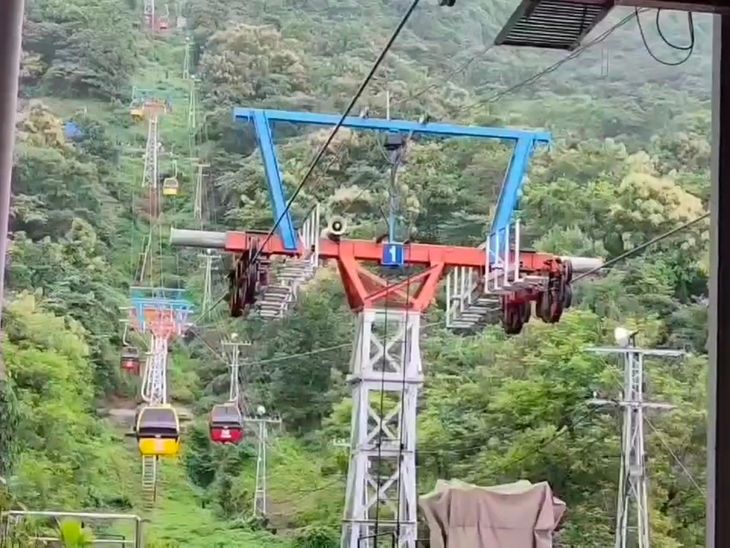 Pavagadh ropeway service closed for five days | પાવાગઢ રોપ-વે સેવા પાંચ ...