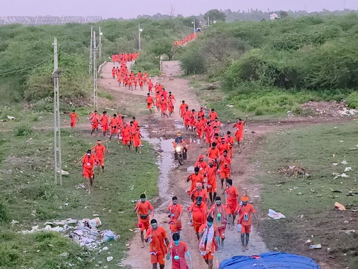 The 36th yatra of Udhna Shiv Mitra Mandal reached Dashashver Ghat, more ...