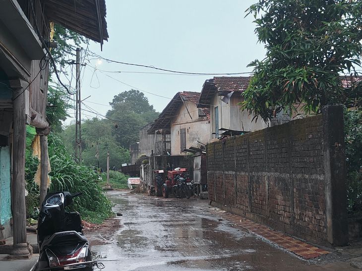 Rainy weather in Ankleshwar-Hansot in the evening