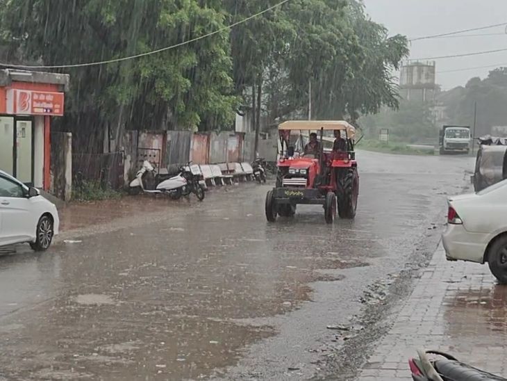 Rainy weather in Ankleshwar-Hansot in the evening