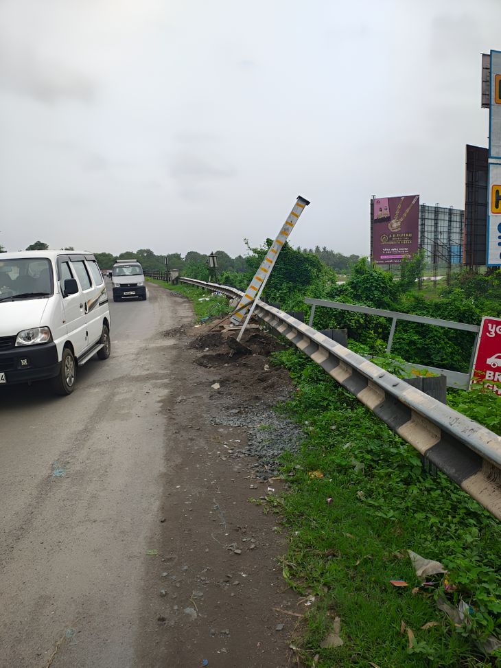 Someone broke the girder on the other side of Purna Bridge in Navsari.