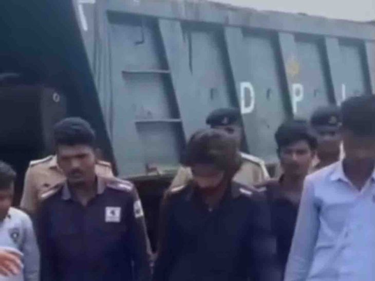Patan Santalpur Varahi Toll Booth Brawl; Toll Staff, Scorpio Passengers ...