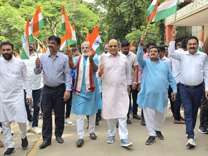 Thousands of people joined the BJP Yuva Morcha's march, marched from J ...