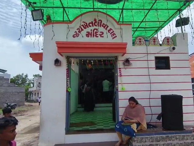 Nag Panchami celebrated at Khetalia Dada temple in Botad | બોટાદમાં નાગ ...