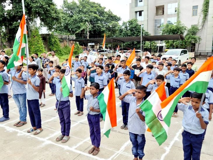 Independence Day celebrated at Dholka Taluka Panchayat Office | ધોળકા ...
